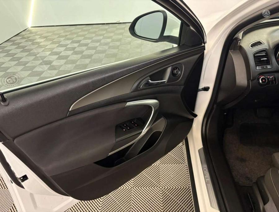 Balts Opel Insignia 2013 Marijampole, ar dzinēja tilpumu 1.96 L un nobraukumu 328 tūkst. km par 2750 €, foto 19 vietnē AUTOMOTO.COM.LV