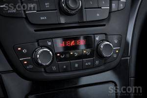Balts Opel Insignia 2013 Rīga, ar dzinēja tilpumu 2.00 L un nobraukumu 268 tūkst. km par 5490 €, foto 24 vietnē AUTOMOTO.COM.LV