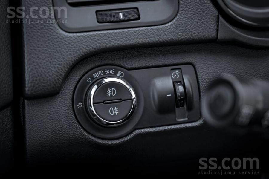 Balts Opel Insignia 2013 Rīga, ar dzinēja tilpumu 2.00 L un nobraukumu 268 tūkst. km par 5490 €, foto 29 vietnē AUTOMOTO.COM.LV