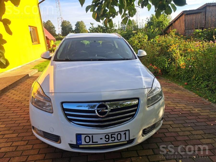 Balts Opel Insignia 2013 Cēsis, ar dzinēja tilpumu 2.00 L un nobraukumu 302 tūkst. km par 4000 €, foto 1 vietnē AUTOMOTO.COM.LV