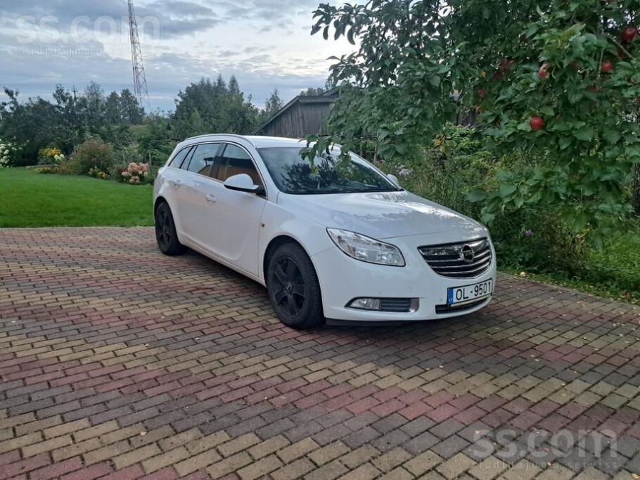 Balts Opel Insignia 2013 Cēsis, ar dzinēja tilpumu 2.00 L un nobraukumu 302 tūkst. km par 4000 €, foto 4 vietnē AUTOMOTO.COM.LV
