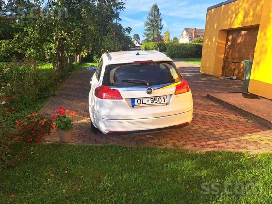 Balts Opel Insignia 2013 Cēsis, ar dzinēja tilpumu 2.00 L un nobraukumu 302 tūkst. km par 4000 €, foto 5 vietnē AUTOMOTO.COM.LV