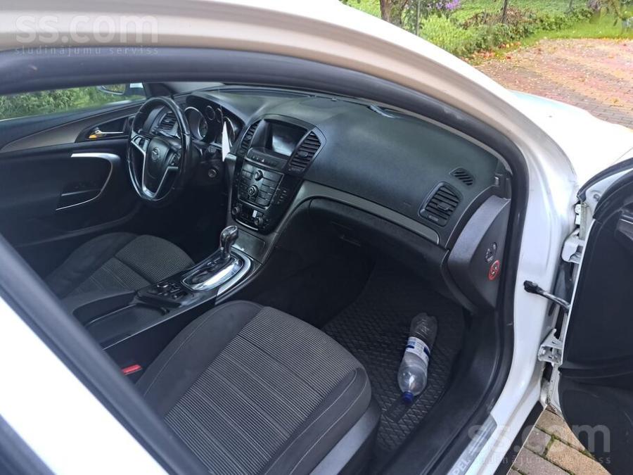 Balts Opel Insignia 2013 Cēsis, ar dzinēja tilpumu 2.00 L un nobraukumu 302 tūkst. km par 4000 €, foto 9 vietnē AUTOMOTO.COM.LV