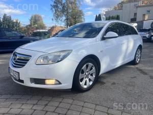 White Opel Insignia 2013 in Riga, with an engine capacity of 2.00 L and mileage of 310 thousand km for 2790 €, photo  on AUTOMOTO.COM.LV