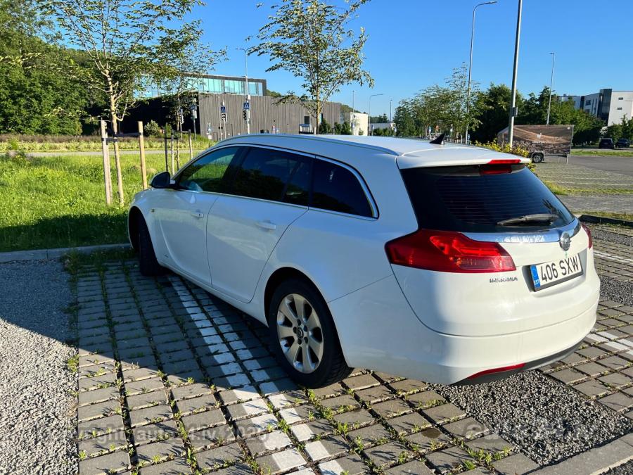White Opel Insignia 2013 in Tallinn, with an engine capacity of 1.80 L and mileage of 279 thousand km for 2490 €, photo 4 on AUTOMOTO.COM.LV