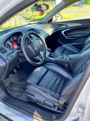 White Opel Insignia 2013 in Tallinn, with an engine capacity of 1.80 L and mileage of 279 thousand km for 2490 €, photo 6 on AUTOMOTO.COM.LV