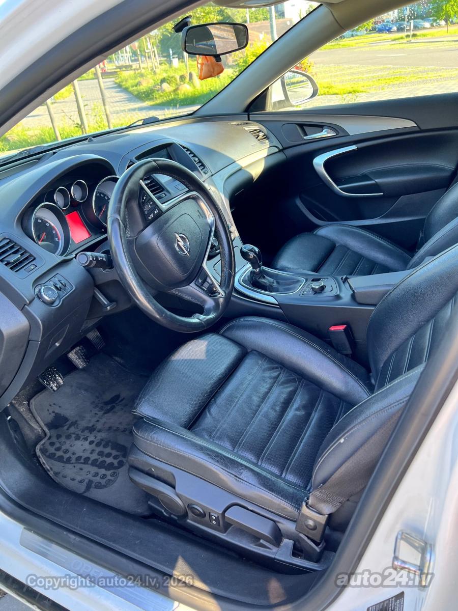 White Opel Insignia 2013 in Tallinn, with an engine capacity of 1.80 L and mileage of 279 thousand km for 2490 €, photo 6 on AUTOMOTO.COM.LV