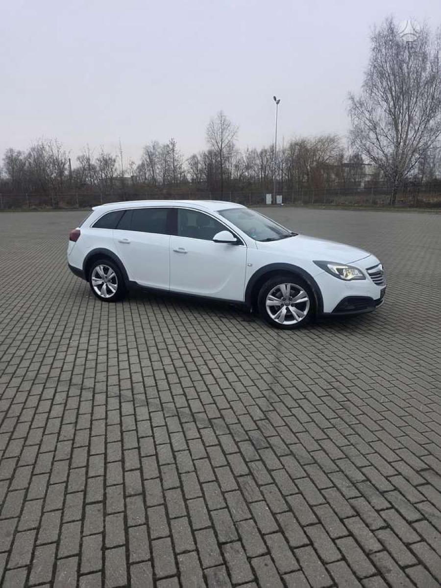 White Opel Insignia 2014 in Marijampole, with an engine capacity of 1.96 L and mileage of 294 thousand km for 4850 €, photo 1 on AUTOMOTO.COM.LV