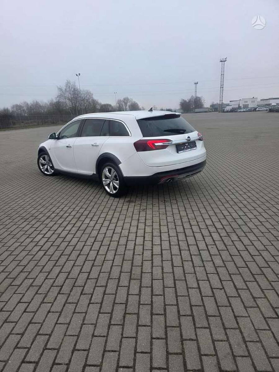 White Opel Insignia 2014 in Marijampole, with an engine capacity of 1.96 L and mileage of 294 thousand km for 4850 €, photo 2 on AUTOMOTO.COM.LV