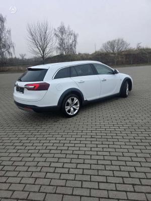 White Opel Insignia 2014 in Marijampole, with an engine capacity of 1.96 L and mileage of 294 thousand km for 4850 €, photo 4 on AUTOMOTO.COM.LV