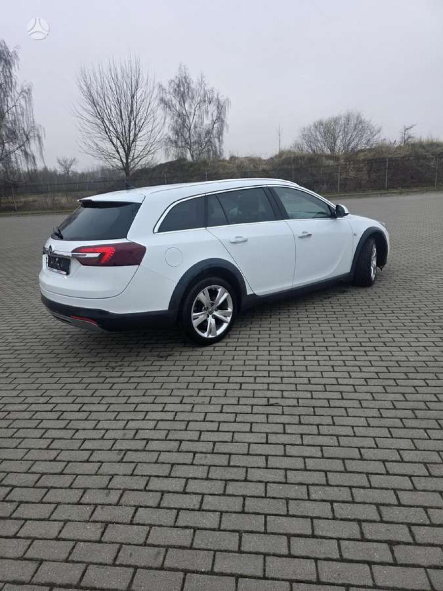 White Opel Insignia 2014 in Marijampole, with an engine capacity of 1.96 L and mileage of 294 thousand km for 4850 €, photo 4 on AUTOMOTO.COM.LV