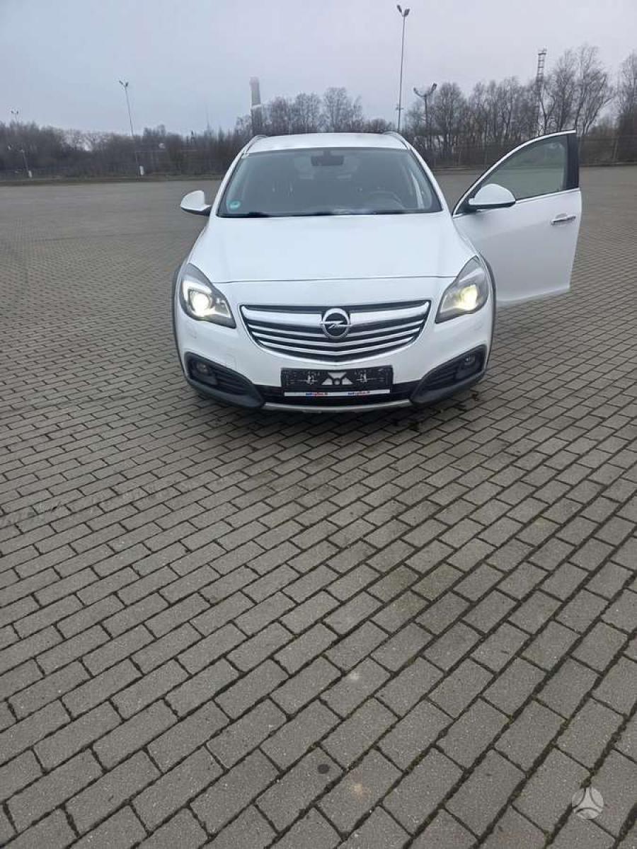 White Opel Insignia 2014 in Marijampole, with an engine capacity of 1.96 L and mileage of 294 thousand km for 4850 €, photo 12 on AUTOMOTO.COM.LV