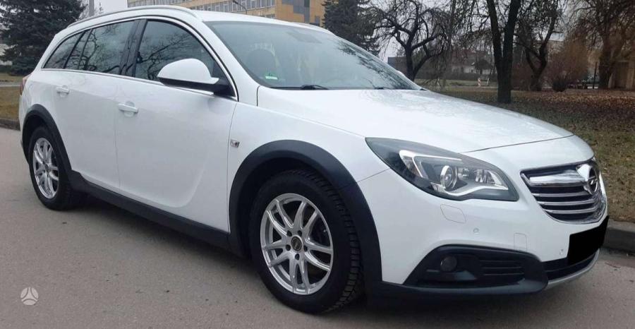White Opel Insignia 2014 in Marijampole, with an engine capacity of 1.96 L and mileage of 216 thousand km for 6450 €, photo 4 on AUTOMOTO.COM.LV