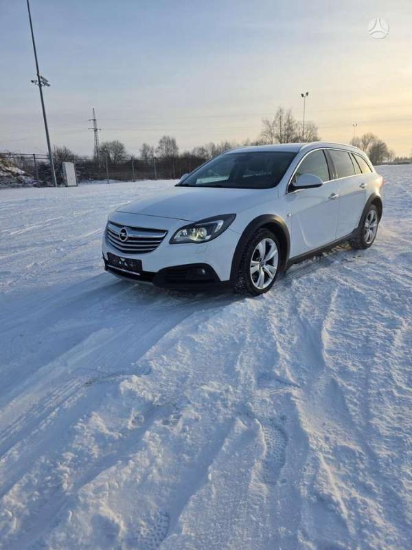 White Opel Insignia 2014 in Marijampole, with an engine capacity of 1.96 L and mileage of 294 thousand km for 4900 €, photo 1 on AUTOMOTO.COM.LV