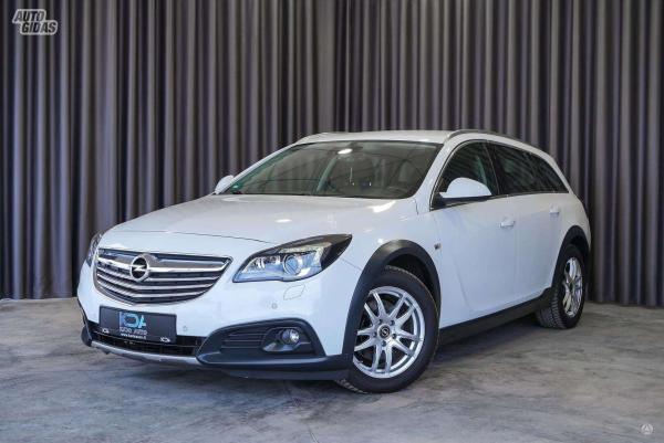 White Opel Insignia 2014 in Marijampole, with an engine capacity of 2.00 L and mileage of 218 thousand km for 6450 €, photo 5 on AUTOMOTO.COM.LV