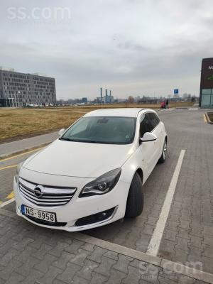 White Opel Insignia 2014 in Riga, with an engine capacity of 2.00 L and mileage of 276 thousand km for 4500 €, photo  on AUTOMOTO.COM.LV