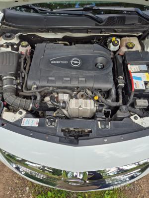 Balts Opel Insignia 2014 Tallina, ar dzinēja tilpumu 2.00 L un nobraukumu 239 tūkst. km par 6900 €, foto 15 vietnē AUTOMOTO.COM.LV