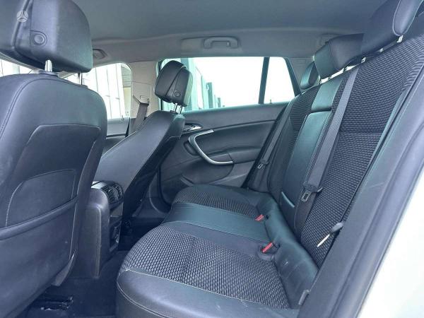 Balts Opel Insignia 2014 Viļņa, ar dzinēja tilpumu 1.96 L un nobraukumu 317 tūkst. km par 4500 €, foto 9 vietnē AUTOMOTO.COM.LV