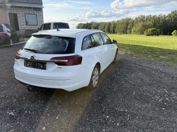 White Opel Insignia 2014 in Marijampole, with an engine capacity of 2.00 L and mileage of 191 thousand km for 3650 €, photo 3 on AUTOMOTO.COM.LV