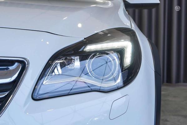 White Opel Insignia 2014 in Marijampole, with an engine capacity of 1.96 L and mileage of 218 thousand km for 5450 €, photo 4 on AUTOMOTO.COM.LV