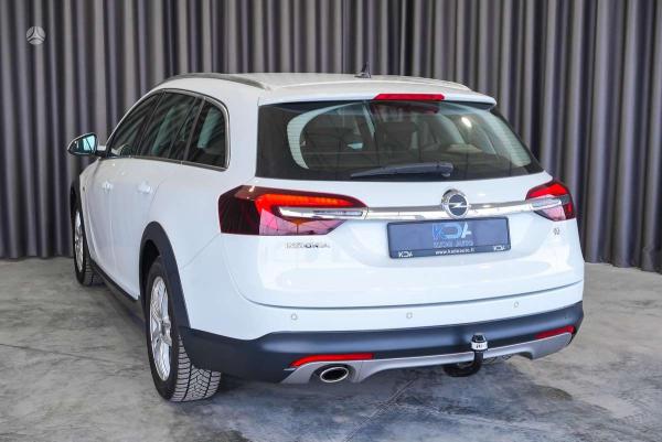 White Opel Insignia 2014 in Marijampole, with an engine capacity of 1.96 L and mileage of 218 thousand km for 5450 €, photo 9 on AUTOMOTO.COM.LV