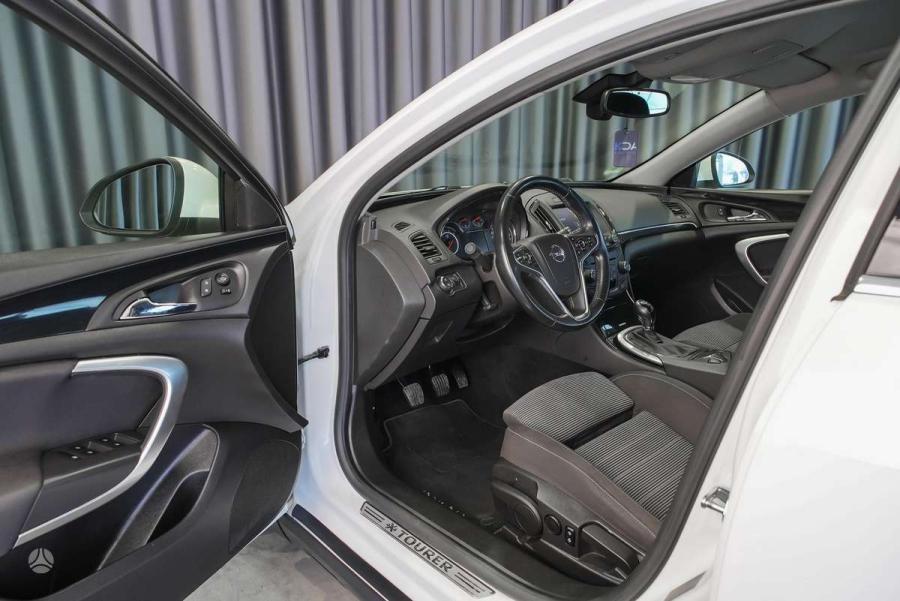 Balts Opel Insignia 2014 Marijampole, ar dzinēja tilpumu 1.96 L un nobraukumu 218 tūkst. km par 5450 €, foto 22 vietnē AUTOMOTO.COM.LV
