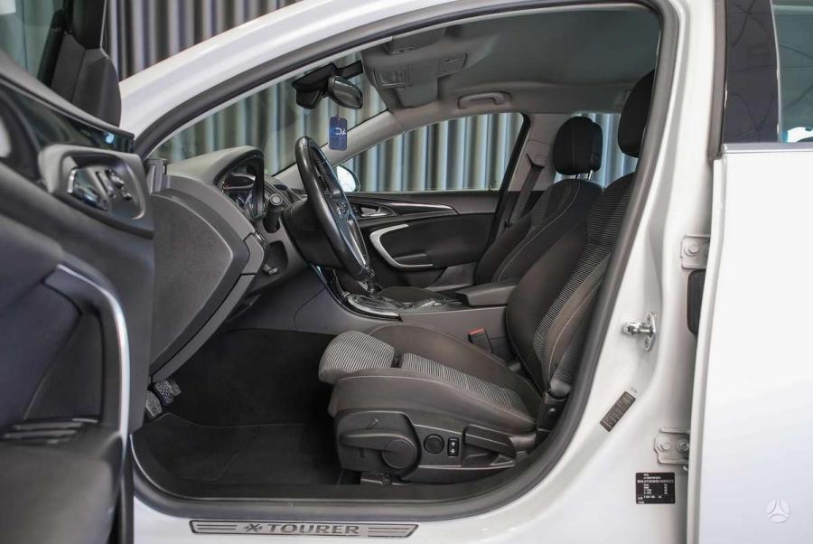 Balts Opel Insignia 2014 Marijampole, ar dzinēja tilpumu 1.96 L un nobraukumu 218 tūkst. km par 5450 €, foto 24 vietnē AUTOMOTO.COM.LV
