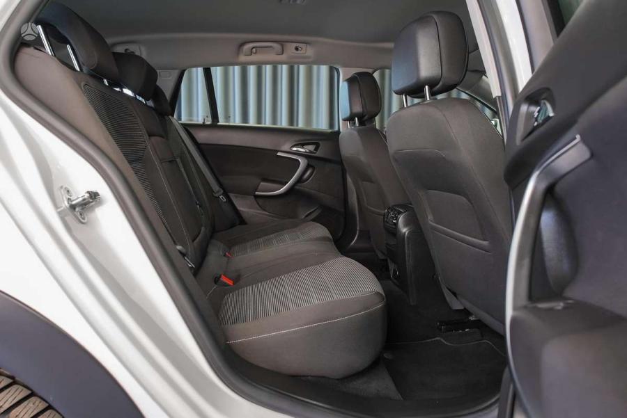 Balts Opel Insignia 2014 Marijampole, ar dzinēja tilpumu 1.96 L un nobraukumu 218 tūkst. km par 5450 €, foto 31 vietnē AUTOMOTO.COM.LV