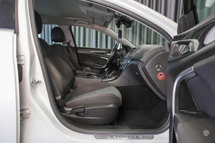 Balts Opel Insignia 2014 Marijampole, ar dzinēja tilpumu 1.96 L un nobraukumu 218 tūkst. km par 5450 €, foto 32 vietnē AUTOMOTO.COM.LV