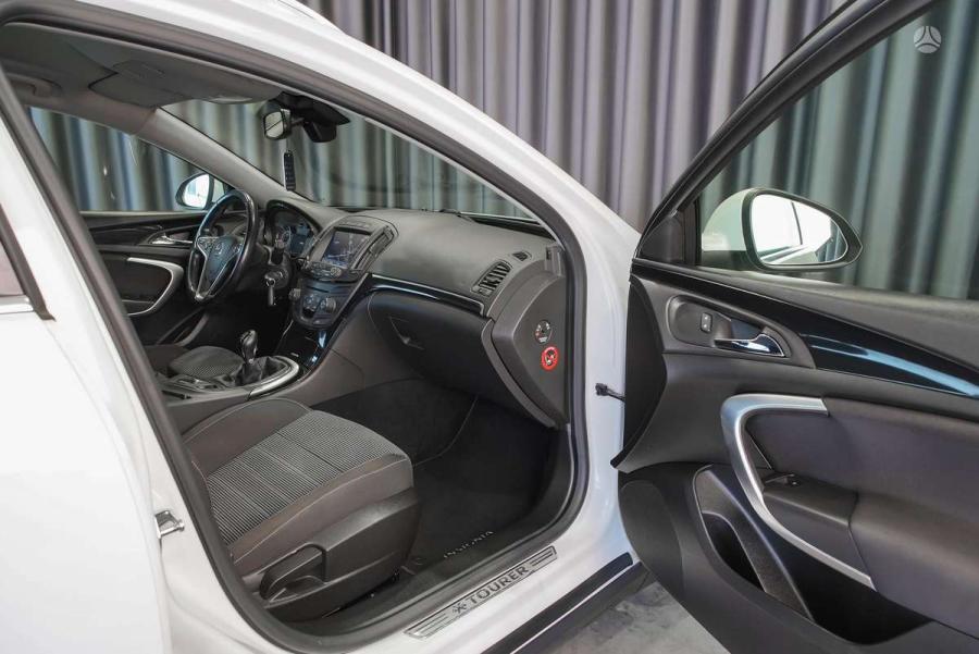 Balts Opel Insignia 2014 Marijampole, ar dzinēja tilpumu 1.96 L un nobraukumu 218 tūkst. km par 5450 €, foto 33 vietnē AUTOMOTO.COM.LV