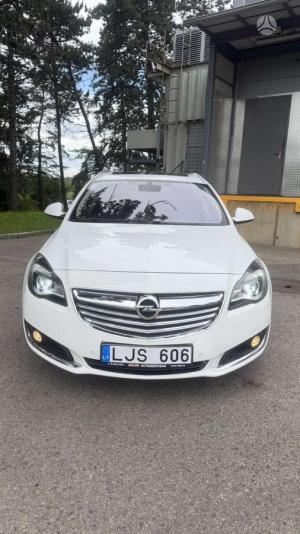 White Opel Insignia 2014 in Vilnius, with an engine capacity of 1.96 L and mileage of 250 thousand km for 5700 €, photo 3 on AUTOMOTO.COM.LV