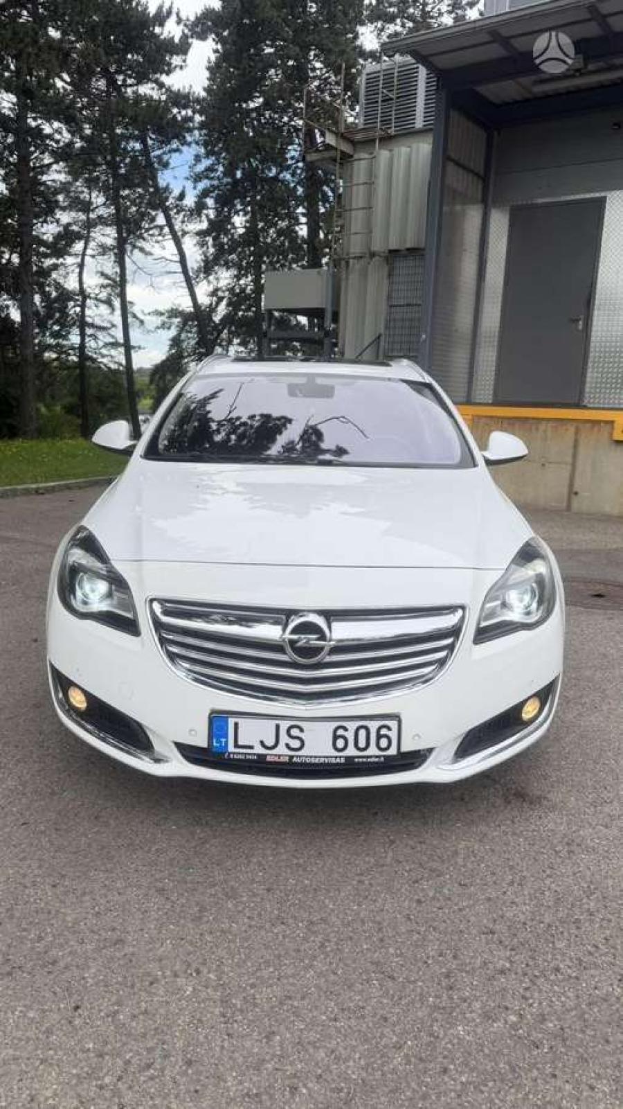 White Opel Insignia 2014 in Vilnius, with an engine capacity of 1.96 L and mileage of 250 thousand km for 5700 €, photo 3 on AUTOMOTO.COM.LV