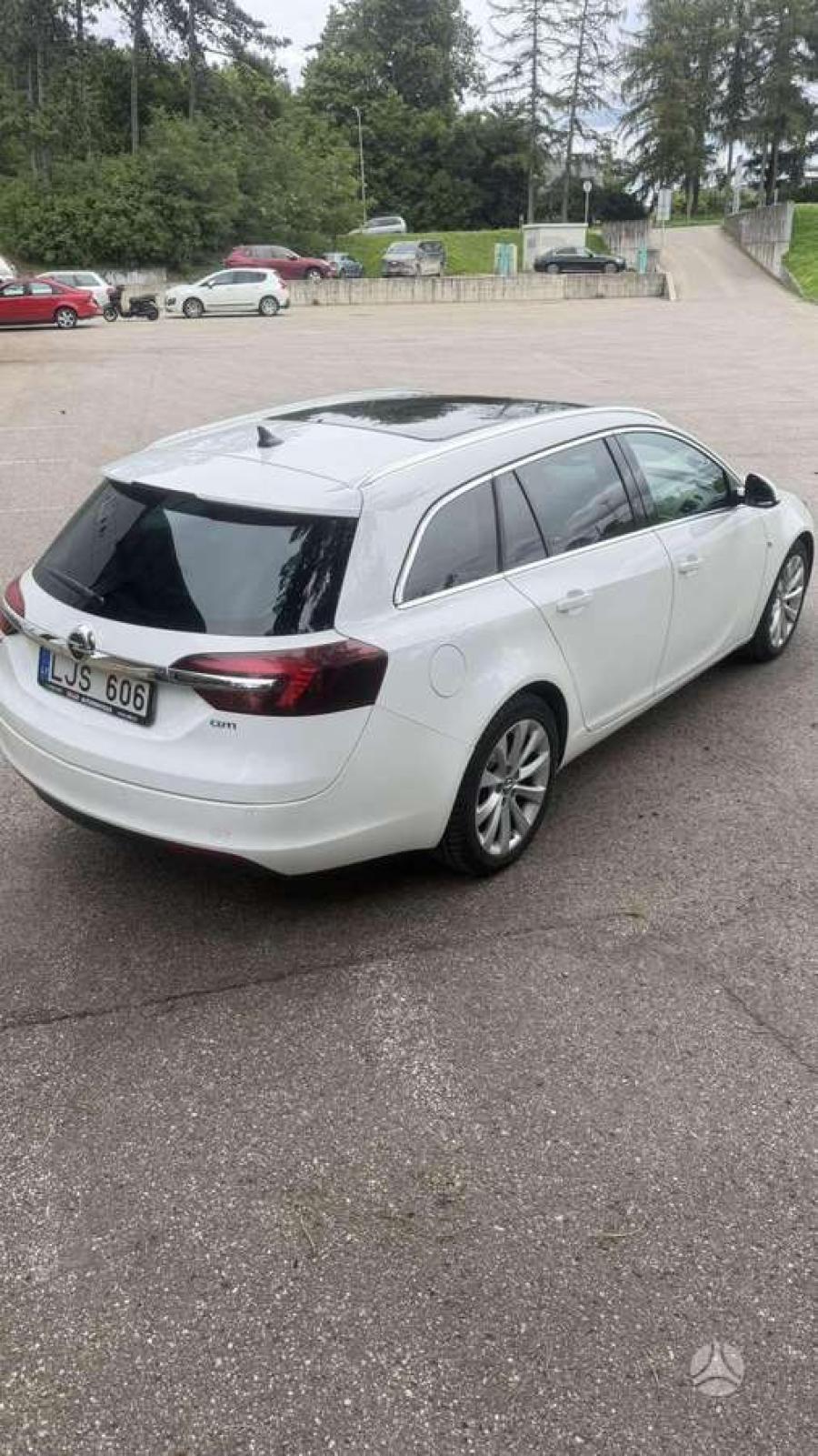 White Opel Insignia 2014 in Vilnius, with an engine capacity of 1.96 L and mileage of 250 thousand km for 5700 €, photo 5 on AUTOMOTO.COM.LV