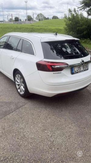 White Opel Insignia 2014 in Vilnius, with an engine capacity of 1.96 L and mileage of 250 thousand km for 5700 €, photo 7 on AUTOMOTO.COM.LV