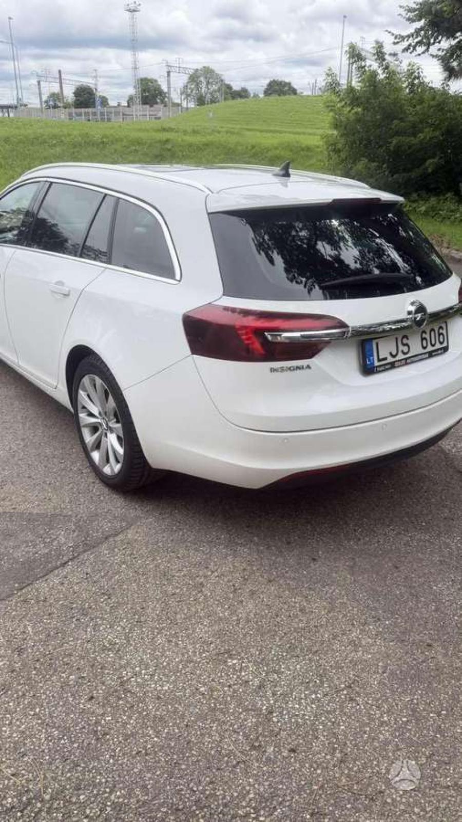 White Opel Insignia 2014 in Vilnius, with an engine capacity of 1.96 L and mileage of 250 thousand km for 5700 €, photo 7 on AUTOMOTO.COM.LV