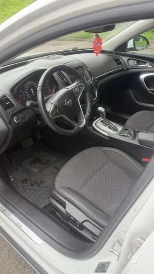 White Opel Insignia 2014 in Vilnius, with an engine capacity of 1.96 L and mileage of 250 thousand km for 5700 €, photo 12 on AUTOMOTO.COM.LV