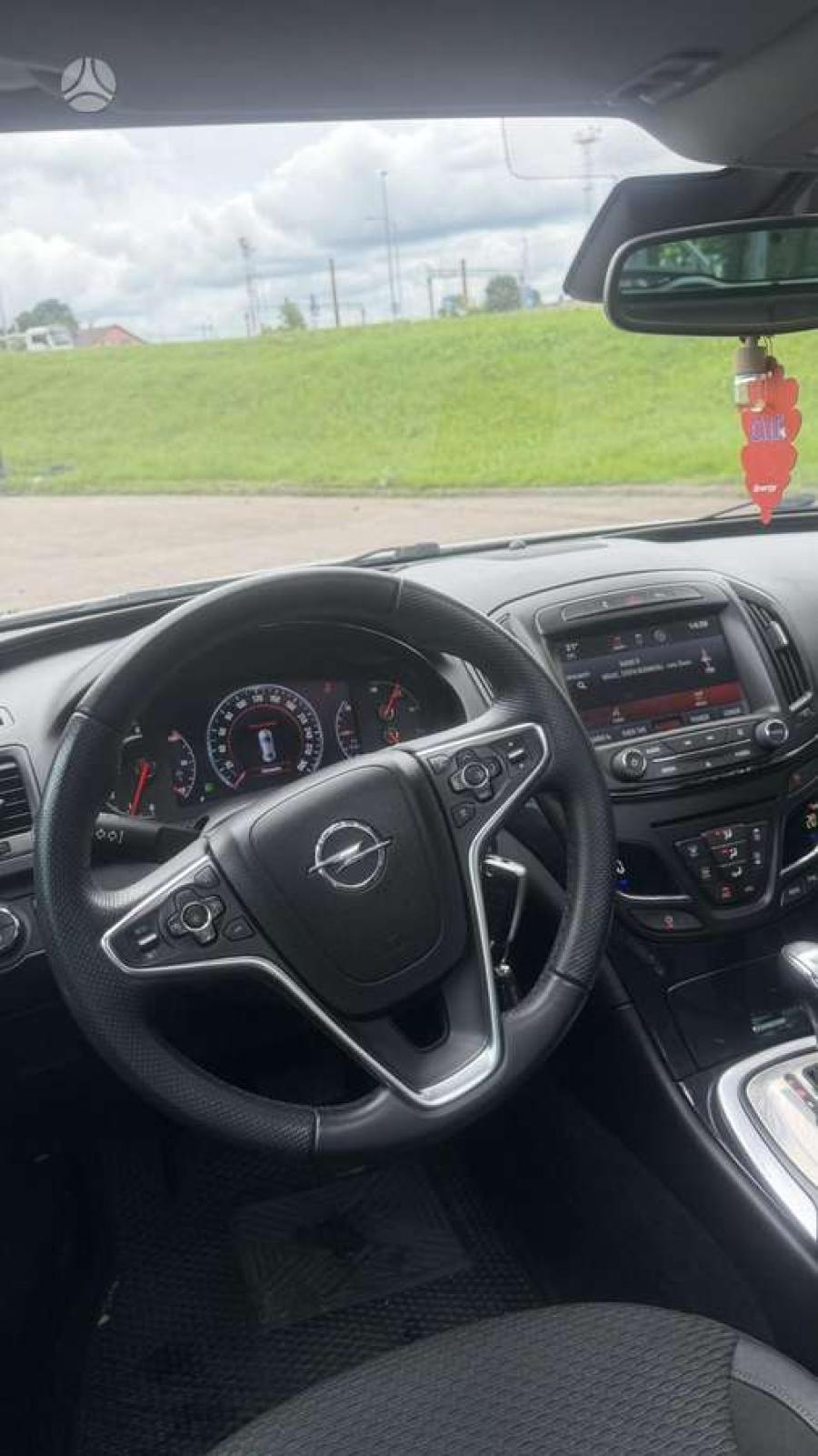 White Opel Insignia 2014 in Vilnius, with an engine capacity of 1.96 L and mileage of 250 thousand km for 5700 €, photo 13 on AUTOMOTO.COM.LV