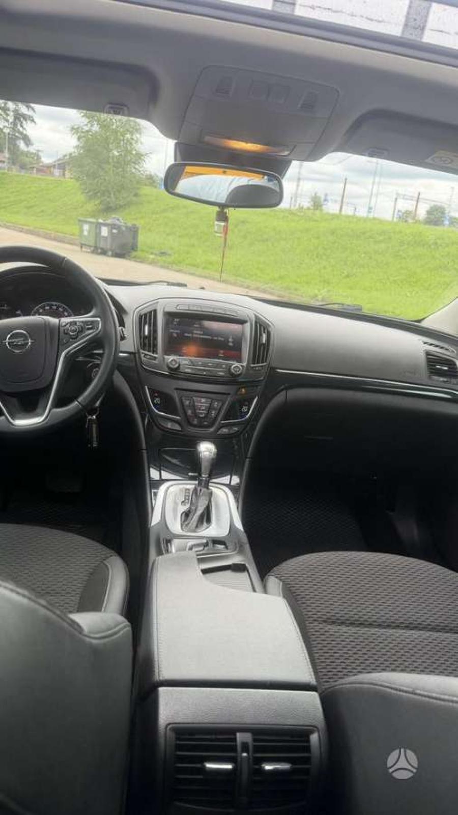 White Opel Insignia 2014 in Vilnius, with an engine capacity of 1.96 L and mileage of 250 thousand km for 5700 €, photo 15 on AUTOMOTO.COM.LV