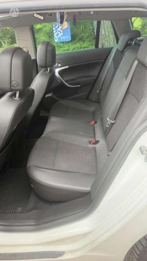 White Opel Insignia 2014 in Vilnius, with an engine capacity of 1.96 L and mileage of 250 thousand km for 5700 €, photo 19 on AUTOMOTO.COM.LV