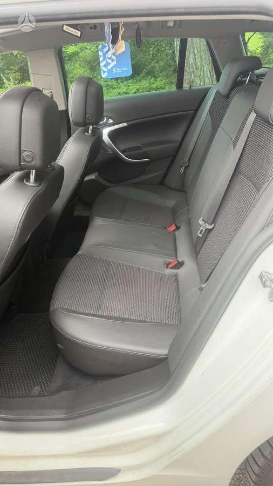 White Opel Insignia 2014 in Vilnius, with an engine capacity of 1.96 L and mileage of 250 thousand km for 5700 €, photo 19 on AUTOMOTO.COM.LV