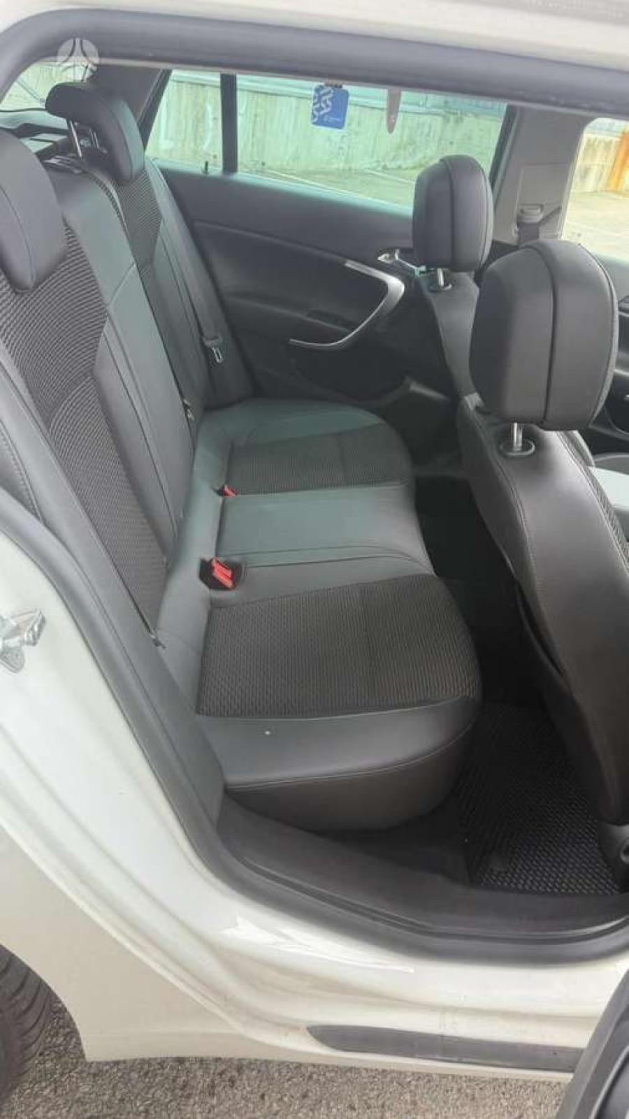 White Opel Insignia 2014 in Vilnius, with an engine capacity of 1.96 L and mileage of 250 thousand km for 5700 €, photo 20 on AUTOMOTO.COM.LV