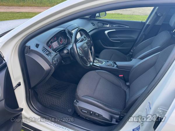 Balts Opel Insignia 2014 Veru, ar dzinēja tilpumu 2.00 L un nobraukumu 239 tūkst. km par 7990 €, foto 4 vietnē AUTOMOTO.COM.LV