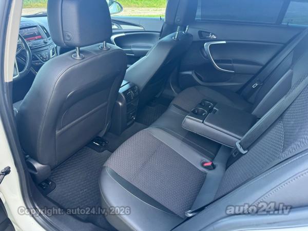 Balts Opel Insignia 2014 Veru, ar dzinēja tilpumu 2.00 L un nobraukumu 239 tūkst. km par 7990 €, foto 7 vietnē AUTOMOTO.COM.LV
