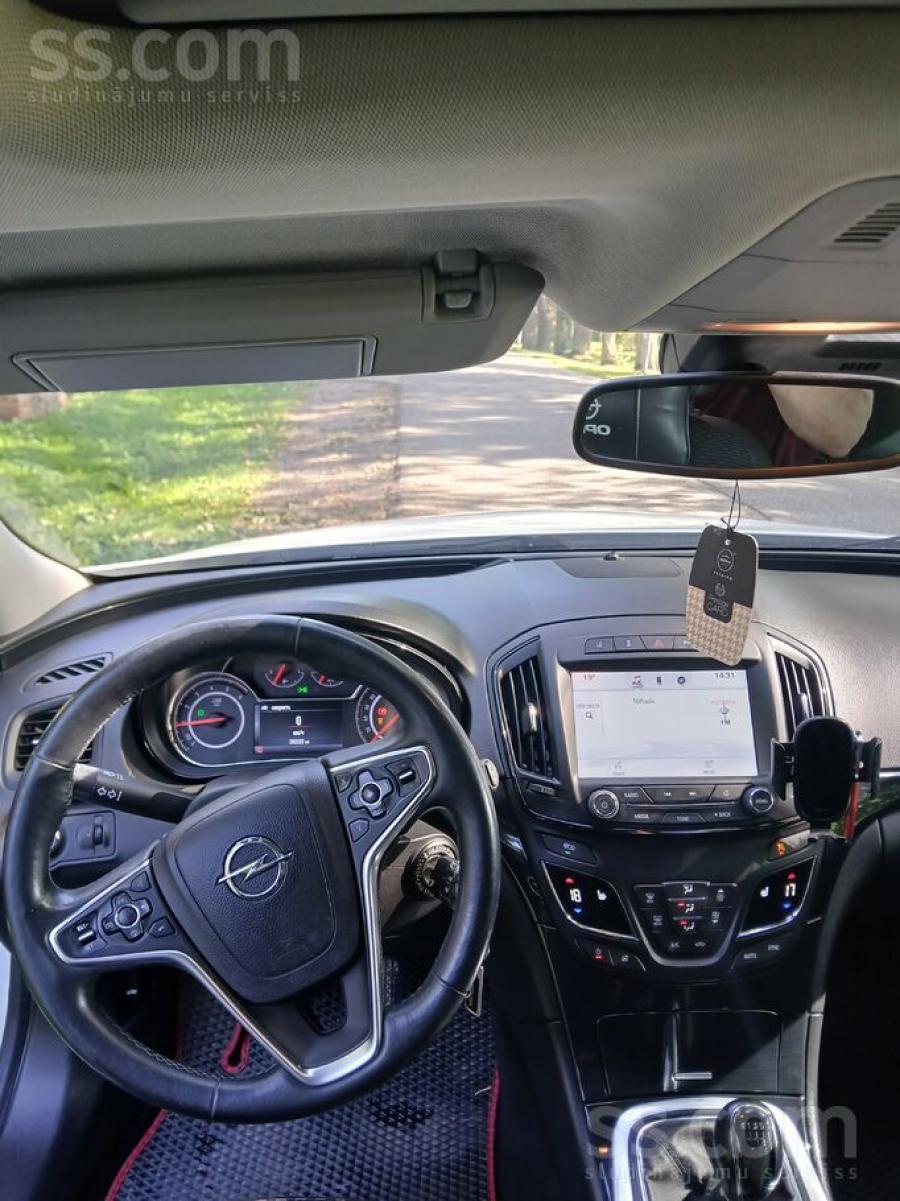 White Opel Insignia 2014 in Jelgava, with an engine capacity of 2.00 L and mileage of 282 thousand km for 5900 €, photo 6 on AUTOMOTO.COM.LV