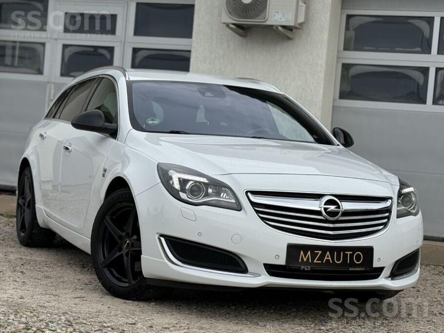 White Opel Insignia 2014 in Tukums, with an engine capacity of 2.00 L and mileage of 225 thousand km for 6999 €, photo 1 on AUTOMOTO.COM.LV