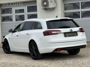 White Opel Insignia 2014 in Tukums, with an engine capacity of 2.00 L and mileage of 225 thousand km for 6999 €, photo 4 on AUTOMOTO.COM.LV