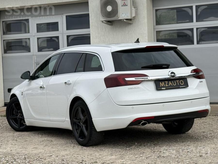 White Opel Insignia 2014 in Tukums, with an engine capacity of 2.00 L and mileage of 225 thousand km for 6999 €, photo 4 on AUTOMOTO.COM.LV