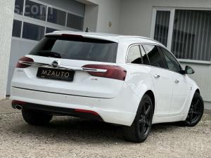 White Opel Insignia 2014 in Tukums, with an engine capacity of 2.00 L and mileage of 225 thousand km for 6999 €, photo 5 on AUTOMOTO.COM.LV