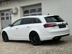 White Opel Insignia 2014 in Tukums, with an engine capacity of 2.00 L and mileage of 225 thousand km for 6999 €, photo 6 on AUTOMOTO.COM.LV