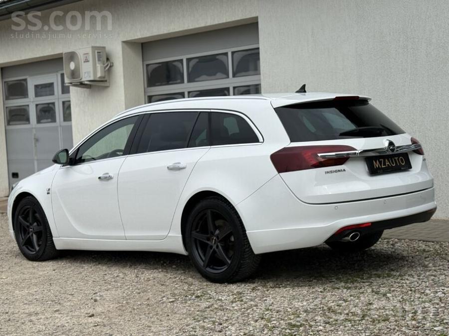 White Opel Insignia 2014 in Tukums, with an engine capacity of 2.00 L and mileage of 225 thousand km for 6999 €, photo 6 on AUTOMOTO.COM.LV